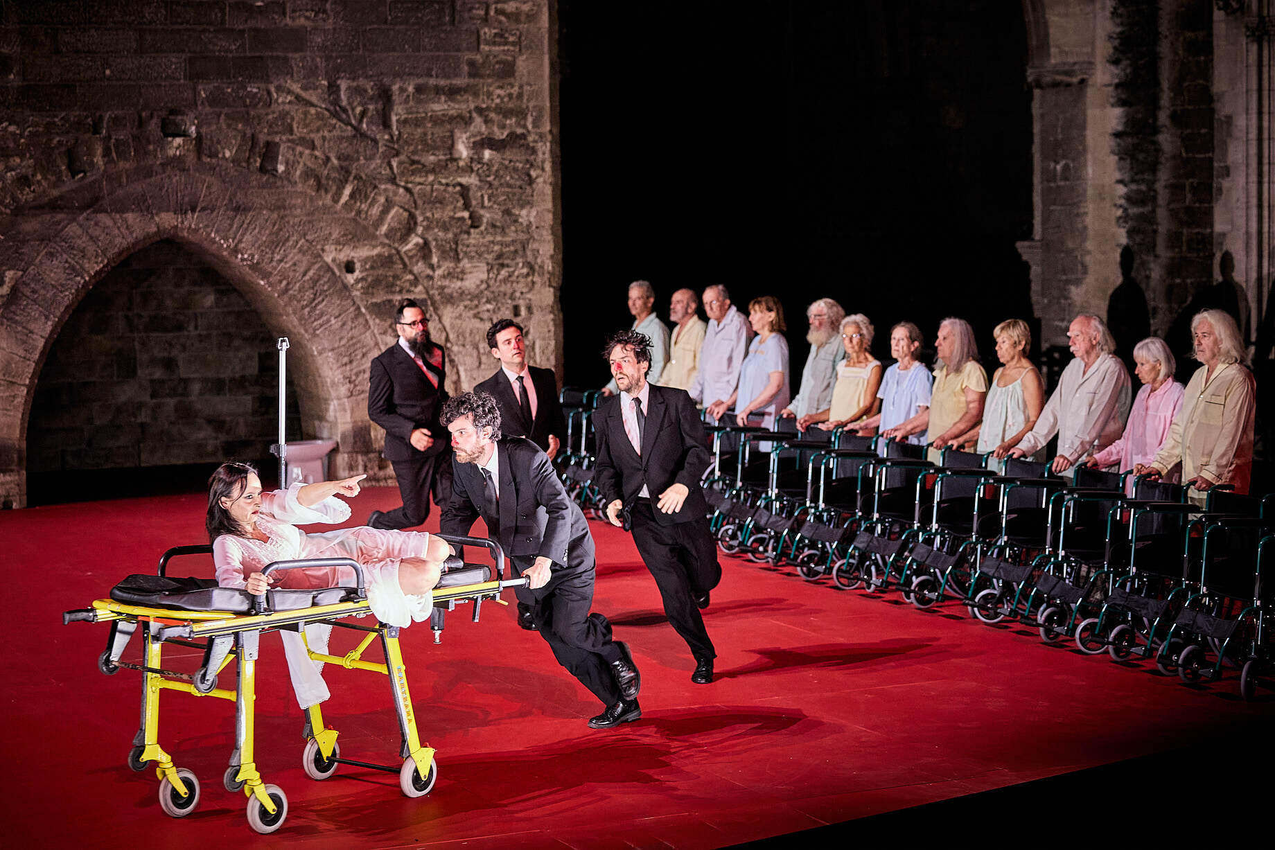 "Dämon: El funeral de Bergman" a deschis Festivalul de Teatru de la Avignon
